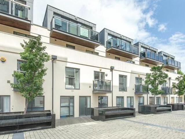 3 Bedroom Flat For Sale In Surbiton