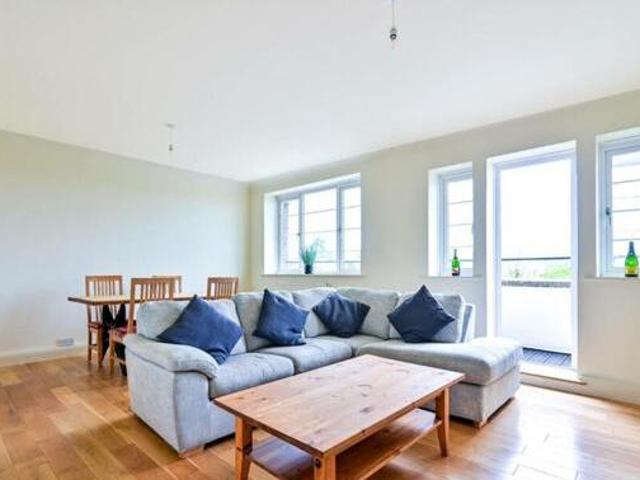 3 Bedroom Flat For Sale In Surbiton