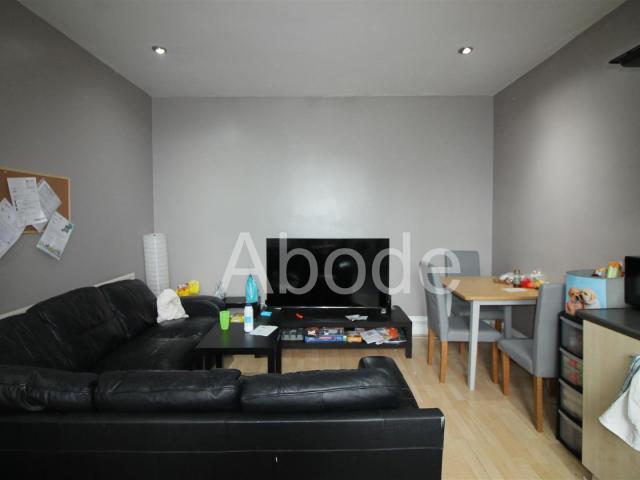 3 Bedroom Flat for rent at Flat 2 3a Victoria Terrace, Hyde Park, Leeds