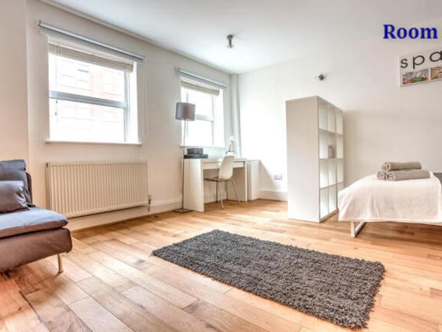 3 bedroom flat for rent in 45 Tower Bridge Road, London, England, SE1
