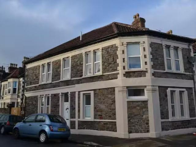 3 bedroom flat for rent in 46b Avonvale Road Bristol BS5 9RP.