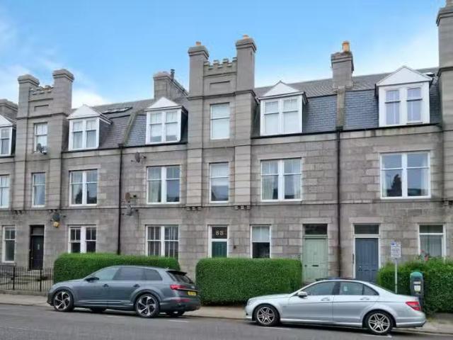 3 bedroom flat for rent in 51 St Swithin Street, First Floor.