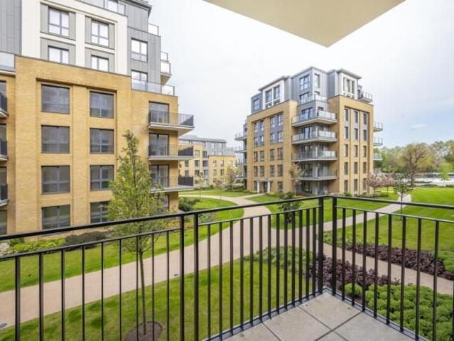 3 bedroom flat for rent in 5 Pinewood Gardens Teddington TW11