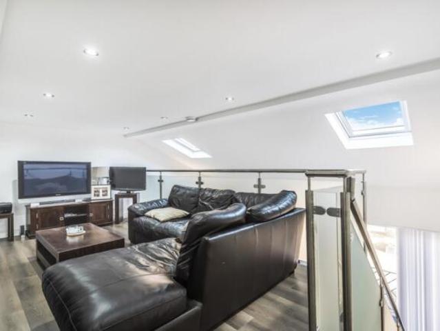 3 bedroom flat for rent in 88 Clapham Park Road, Clapham, London, SW4