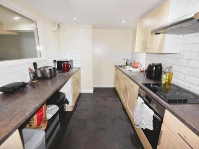 3 bedroom flat for rent in 8 Wood Lane, LS6