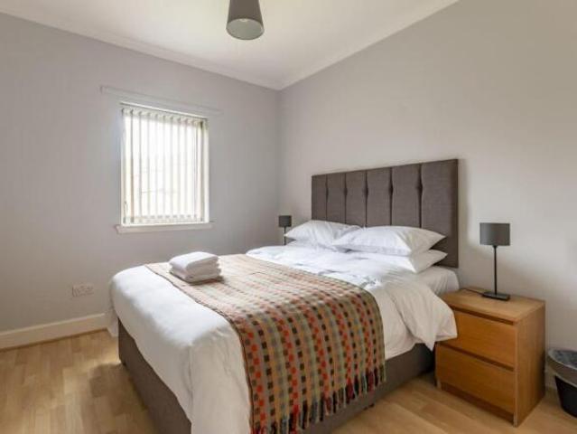 3 bedroom flat for rent in 1000L Hopetoun Crescent, Edinburgh, EH7 4AY, EH7