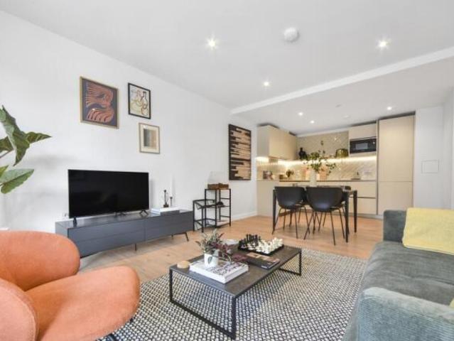 3 bedroom flat for rent in 161 Evelyn Street Deptford SE8
