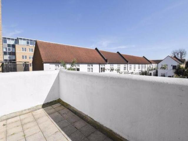3 bedroom flat for rent in 1,17 Balham Hill, London, SW12