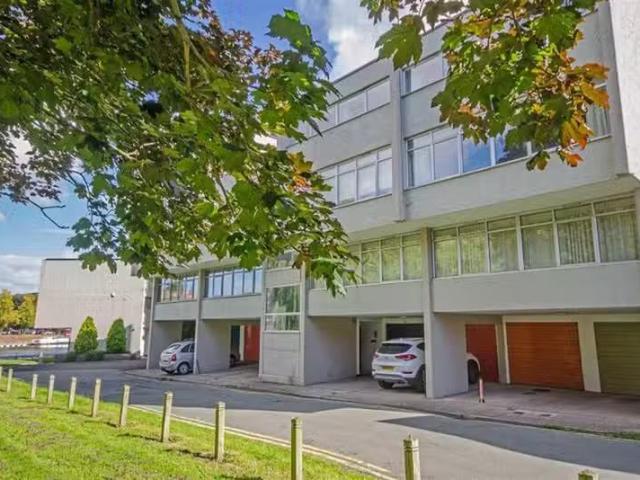 3 bedroom flat for rent in 23 Salmon Leap, Handbridge, Chester.