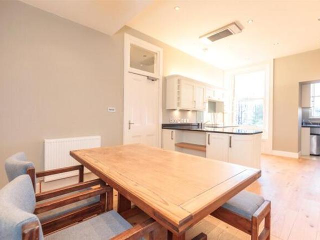 3 bedroom flat for rent in 2f1 Spottiswoode Street, Edinburgh, EH9