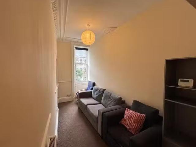 3 bedroom flat for rent in 2f1 Roseneath Place, Edinburgh, EH9