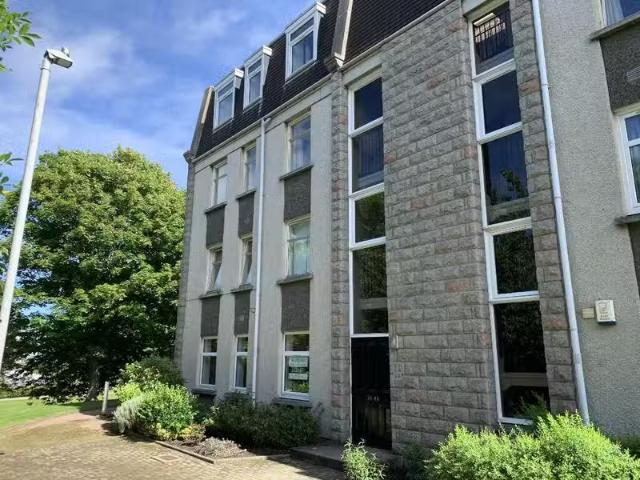 3 bedroom flat for rent in 37 Linksfield Gardens, Aberdeen, AB.