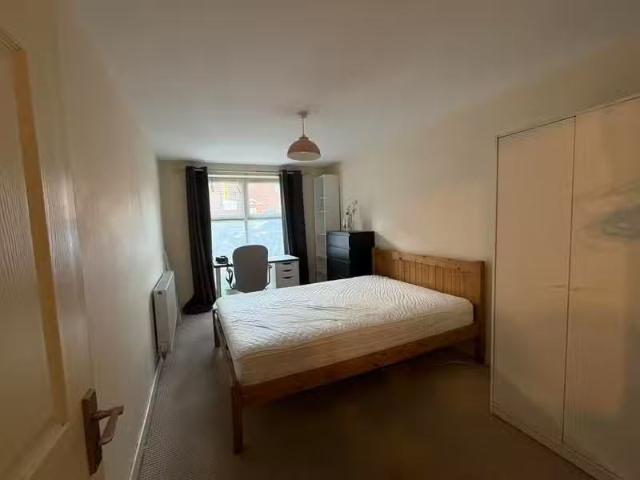 3 bedroom flat for rent in 3 Bed Student Flat in Melgate Close.