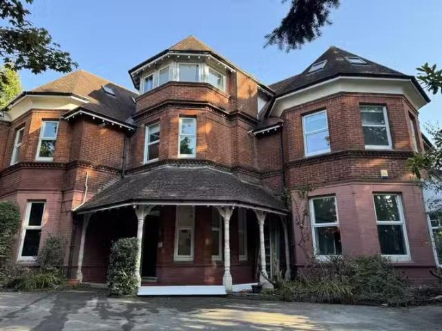 3 bedroom flat for rent in 3 bedroom Top Floor Flat in Winton.