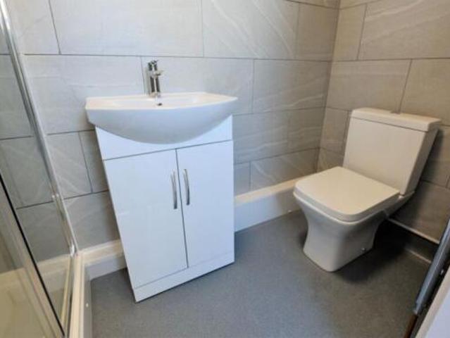 3 bedroom flat for rent in 3 Hilltop Street, Flat B, LS6