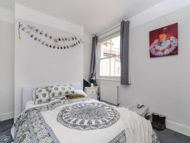 3 bedroom flat for rent in Tamworth Street, West Brompton, London, SW6