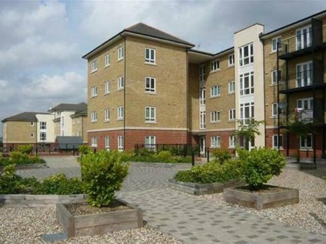 3 bedroom flat for rent in Tadros Court High Wycombe HP13