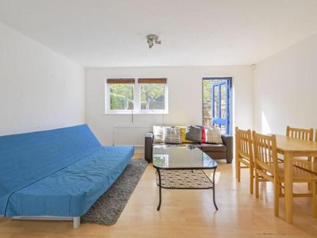 3 bedroom flat for rent in Taeping Street, Isle Of Dogs, London, E14