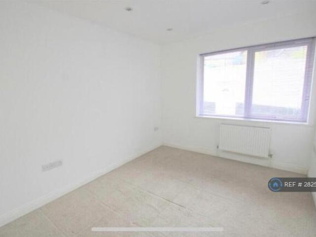 3 bedroom flat for rent in Talbot Place, Bristol, BS4