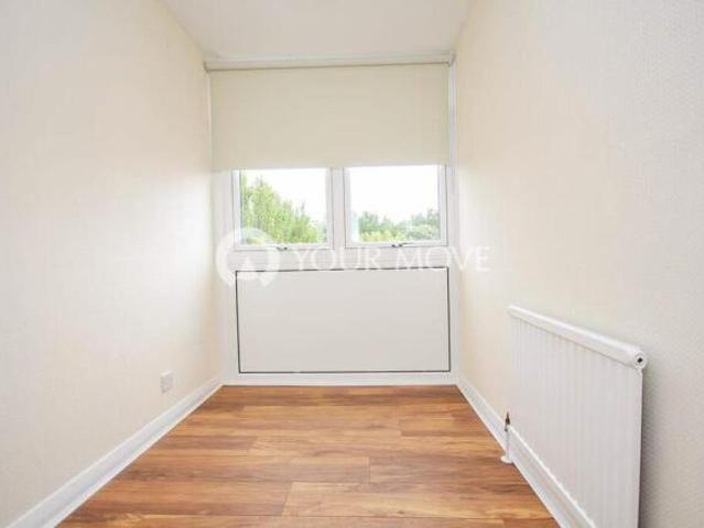 3 bedroom flat for rent in Tarnwood Park, London, SE9