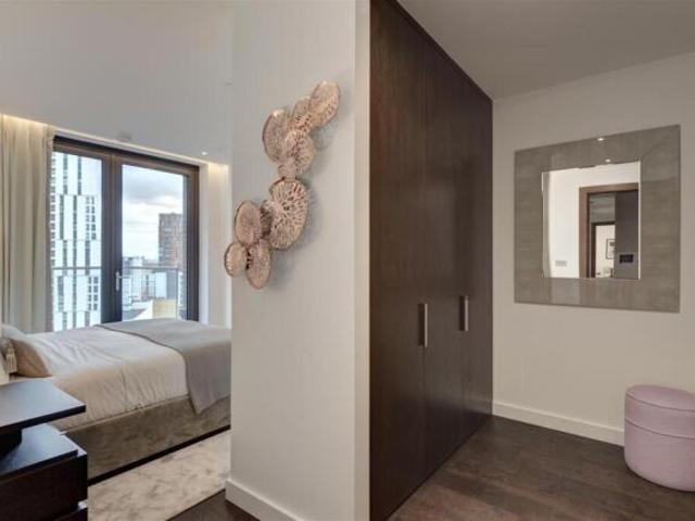 3 bedroom flat for rent in Thornes House, Vauxhall, SW11