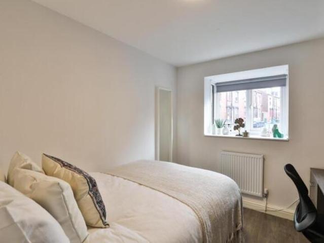 3 bedroom flat for rent in Thornville Court, Thornville Road, Hyde Park, Leeds, LS6