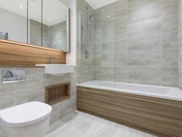 3 bedroom flat for rent in Thames Road, London, E16