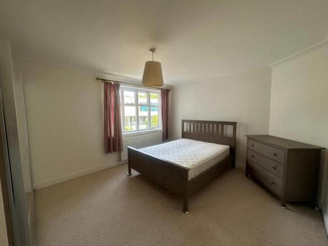 3 bedroom flat for rent in Thanet Court, Queens Drive, West Acton, W3