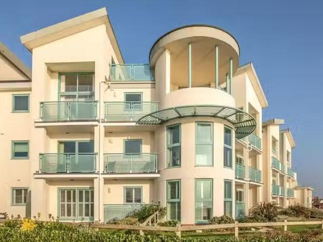3 bedroom flat for rent in The Cape, Marine Drive, Rottingdean.