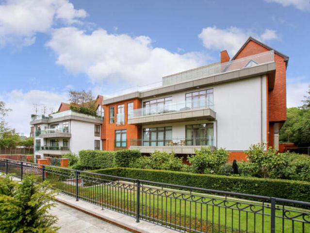 3 bedroom flat for rent in The Bishops Avenue, London, N2