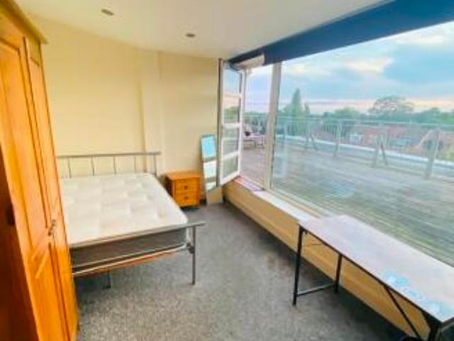 3 bedroom flat for rent in The Blake Building, Wilmslow Road, Manchester, M14