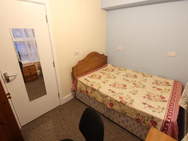 3 bedroom flat for rent in The Broadway, SO17