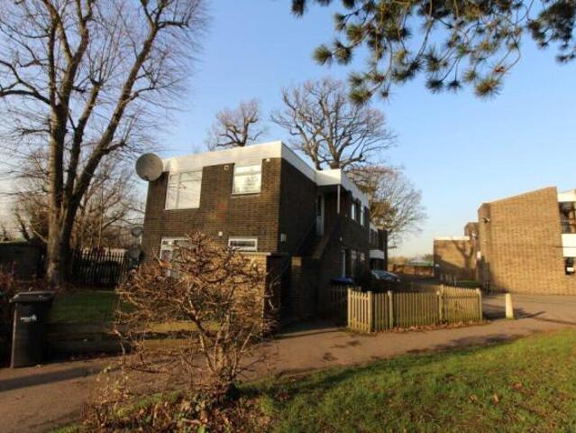 3 bedroom flat for rent in The Green, N14