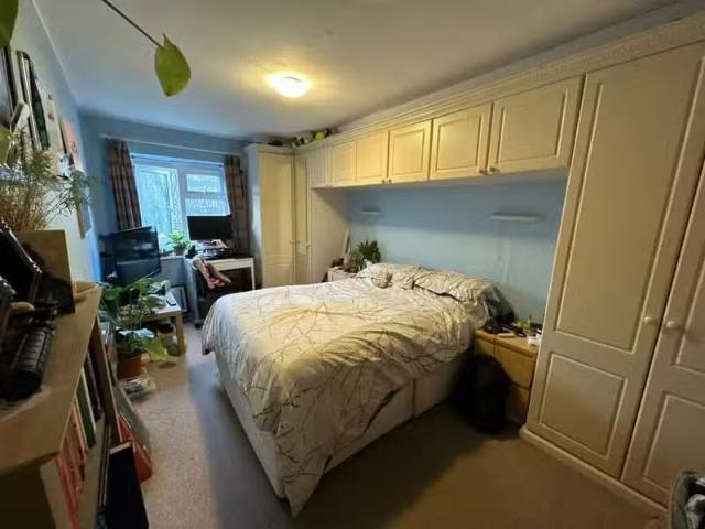 3 bedroom flat for rent in The Drive, Hove, BN3