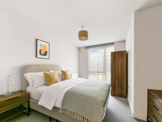 3 bedroom flat for rent in The Oakwood, Colina Road, Haringey, London, N15