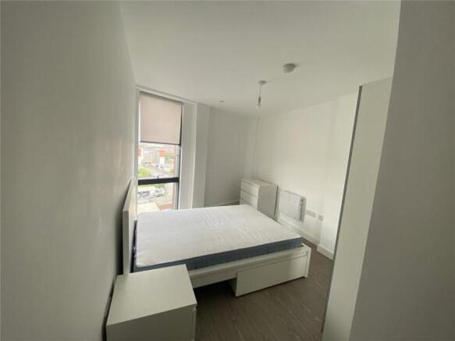 3 bedroom flat for rent in The Landmark, 30 Oldfield Road, Salford, M5