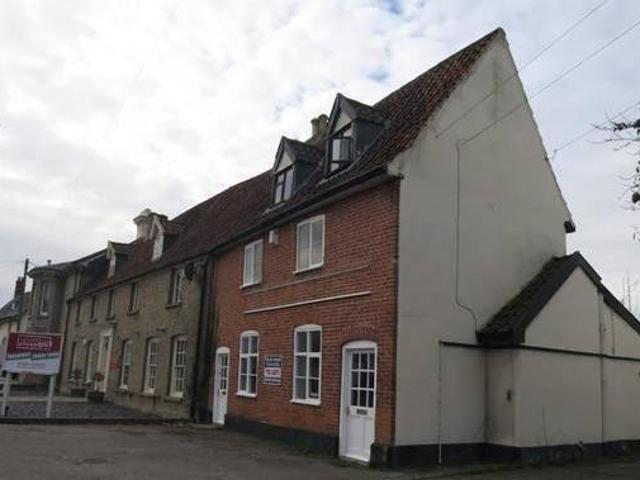 3 bedroom flat for rent in The Street Long Stratton NR15