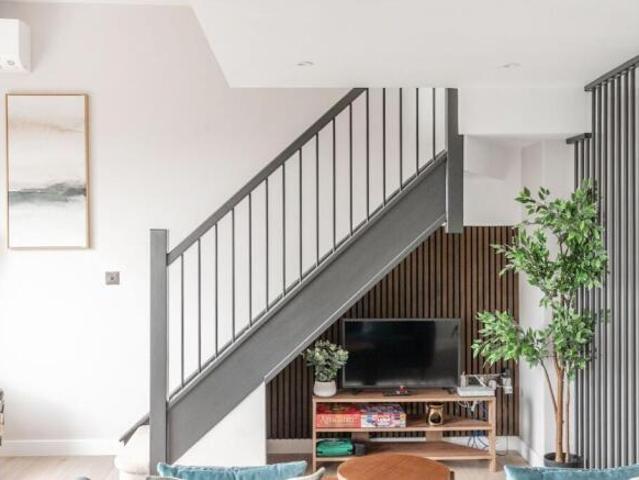 3 bedroom flat for rent in The Ridgeway, Golders Green, London, NW11
