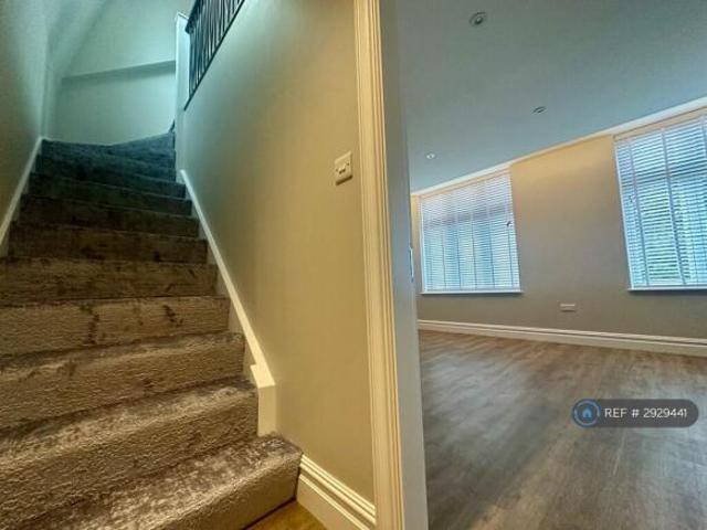 3 bedroom flat for rent in The Rise, London, N13