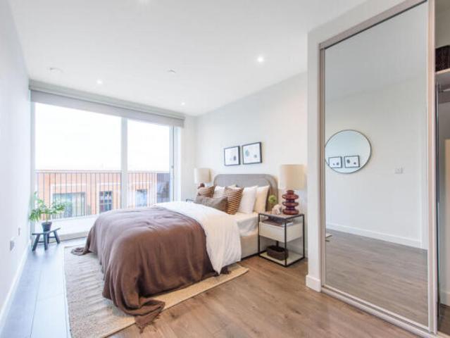 3 bedroom flat for rent in The Watermint, Hendon, London, NW9