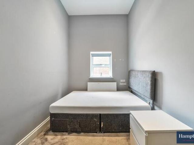 3 bedroom flat for rent in Thurlow Park Road London SE21