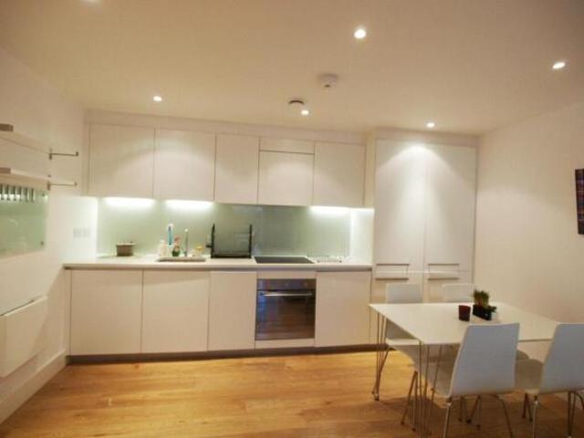 3 bedroom flat for rent in Tiltman Place, London, N7