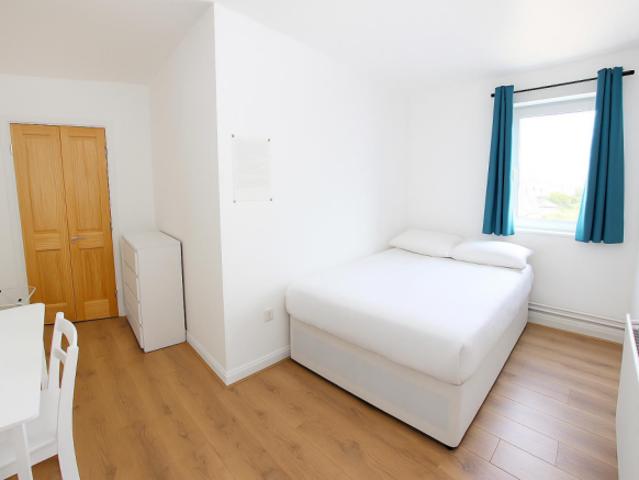 3 bedroom flat for rent in Tillman Street, London, E1