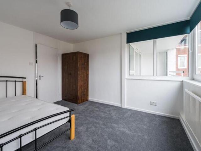 3 bedroom flat for rent in Tiverton Road, Harringay, London, N15