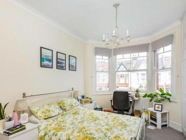 3 Bedroom Flat For Rent In Tooting, London