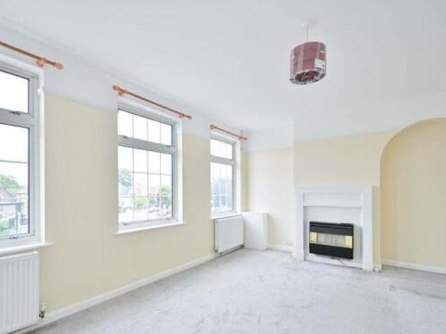 3 Bedroom Flat For Rent In Tolworth, Surbiton