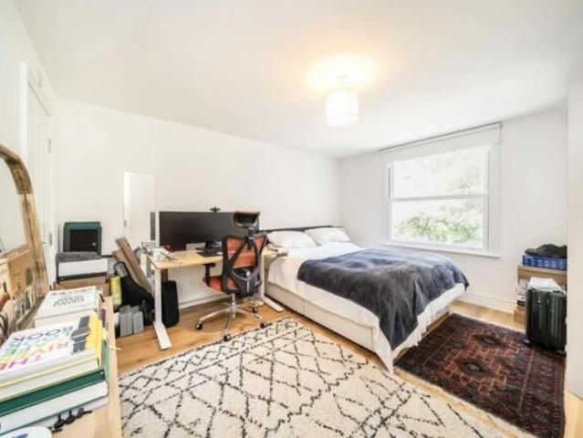3 bedroom flat for rent in Tollington Park, London, N4