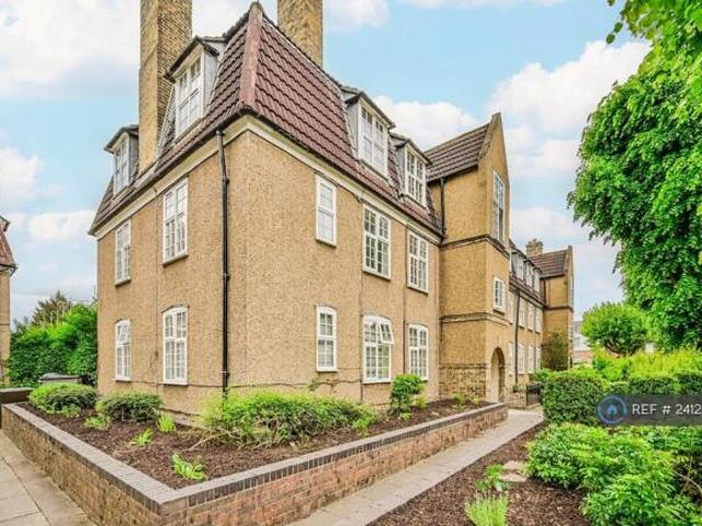 3 bedroom flat for rent in Tottenham, London, N17
