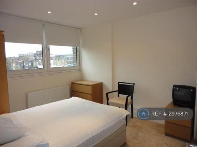 3 bedroom flat for rent in Tottenham Road, London, N1