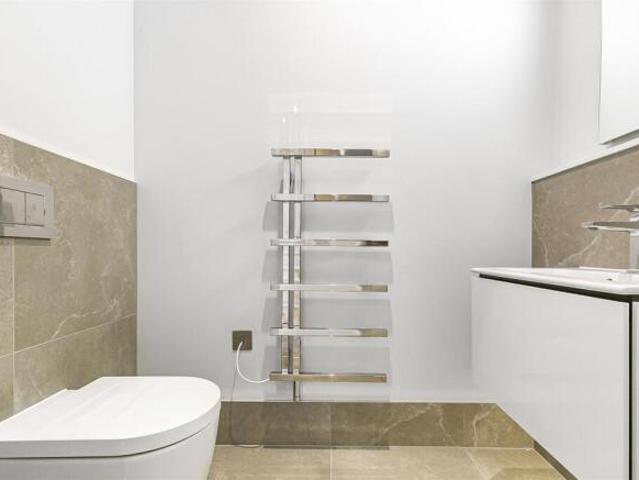 3 bedroom flat for rent in Totteridge Village, Totteridge, N20